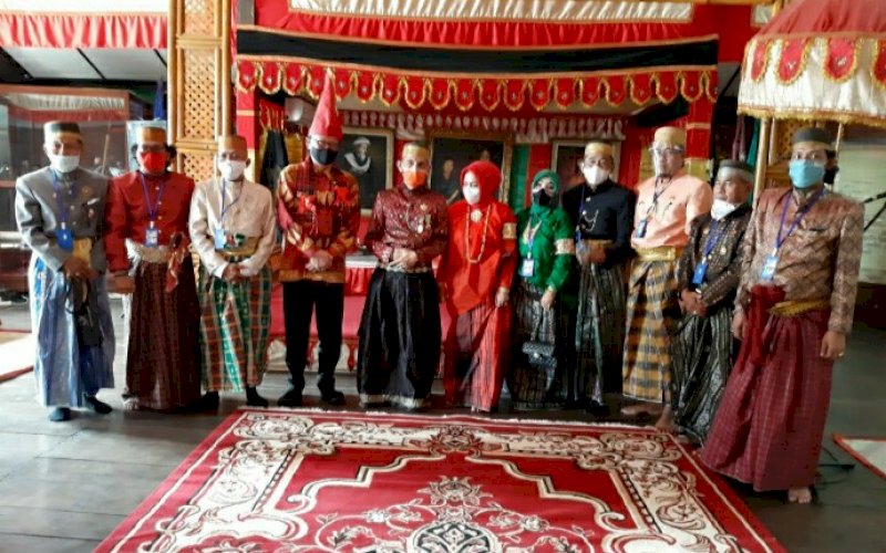 Tjahjo Kumolo Dikukuhkan Sebagai Keluarga Kerajaan Gowa - Pluz.id