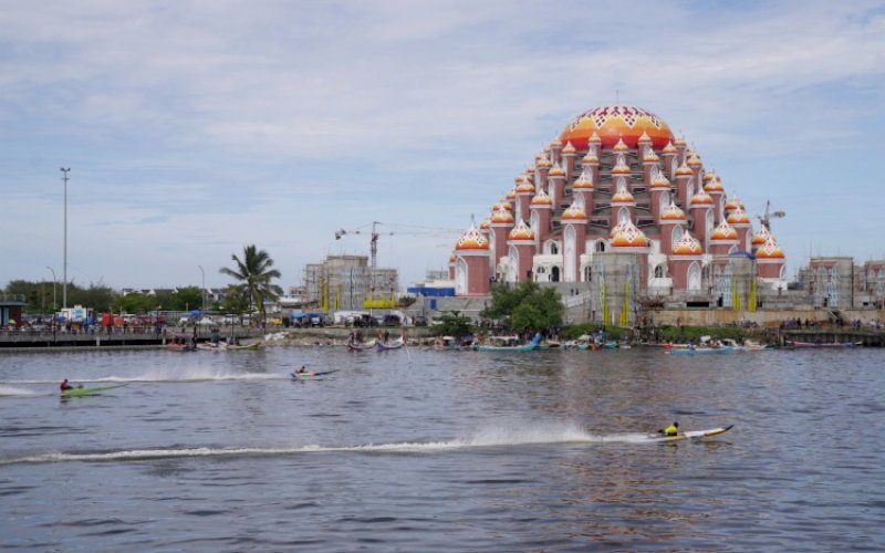 Perahu Katinting Adu Cepat Perebutkan Rp100 Juta - Pluz.id
