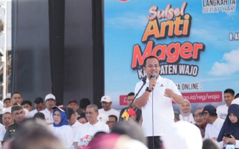 Gubernur Sulsel Bersama 20 Ribu Warga Wajo Jalan Sehat Anti Mager - Pluz.id